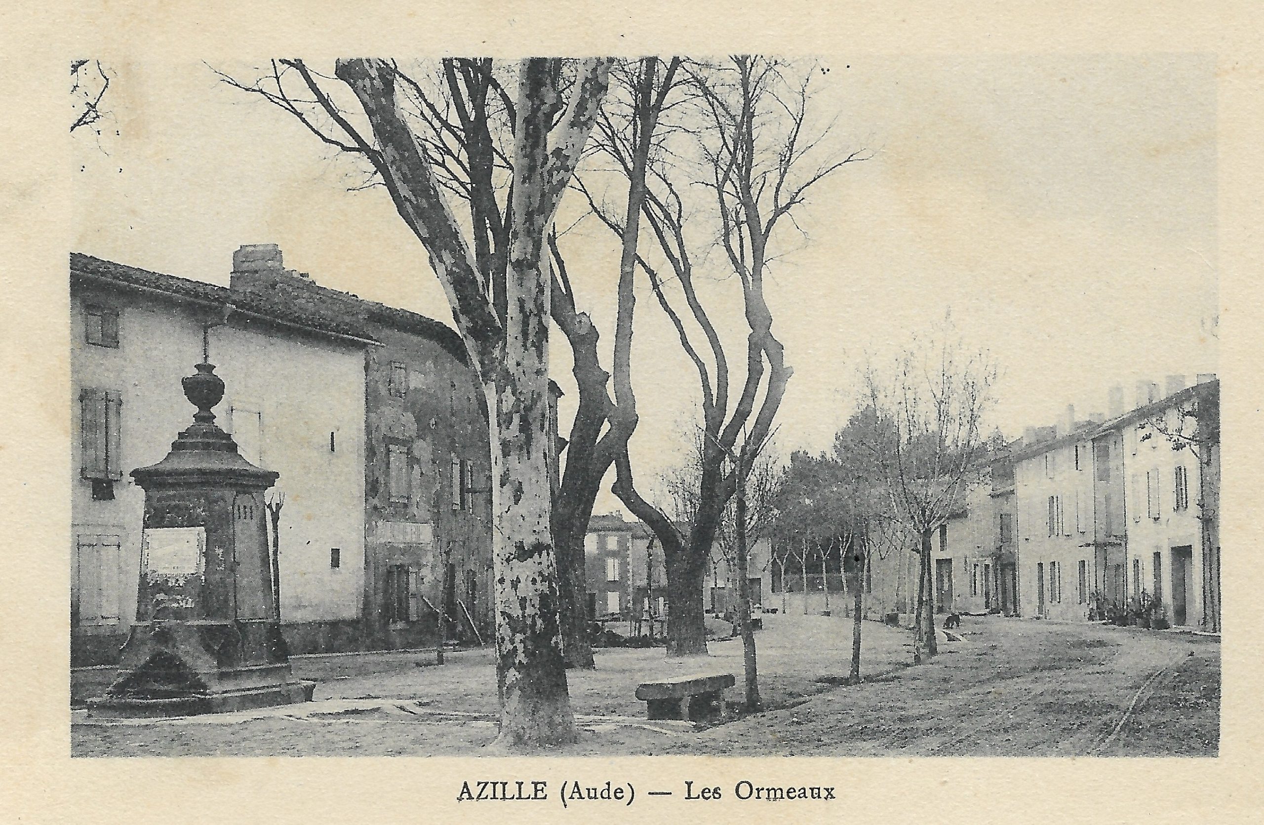Le Monument aux Morts - La mairie d'Azille : La mairie d’Azille